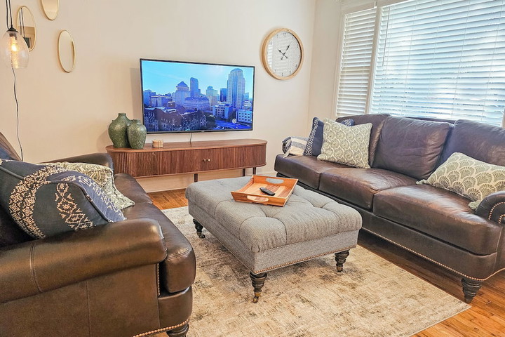 Cozy & Charming 3-bedroom Cottage In Springfield - Great Location! Pet Friendly! - Springfield, MO