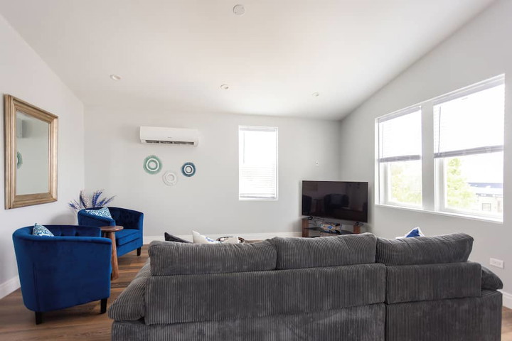 Downtown New Buffalo Suite 2a , Walk To Beach, King Beds - New Buffalo, MI