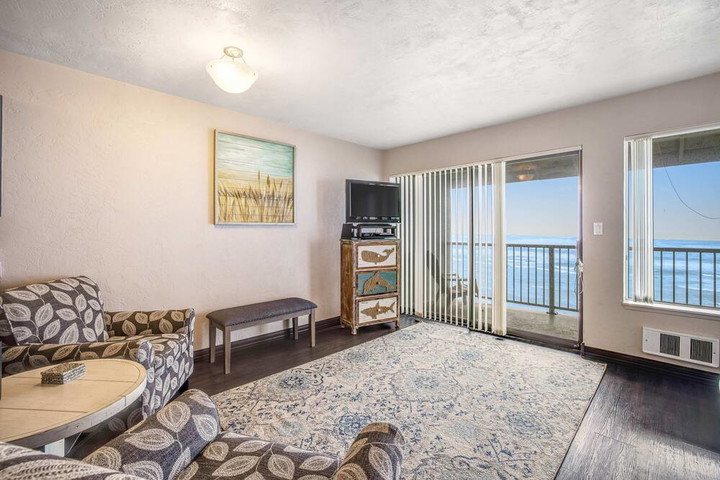 Convenient Oceanfront Studio Condo With Ocean View And Seasonal Pool - Newport, OR