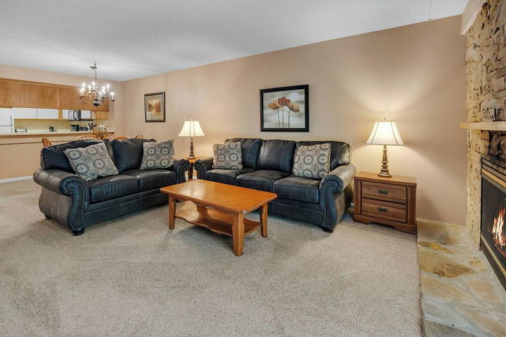 Two Bedroom Condo Sleeps 4 Persons - Gatlinburg, TN