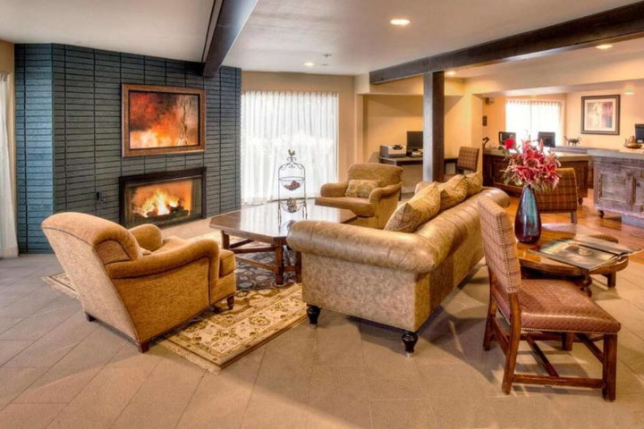 3br Chalet | Queen, Twin Beds & Private Hot Tub - Redmond, OR