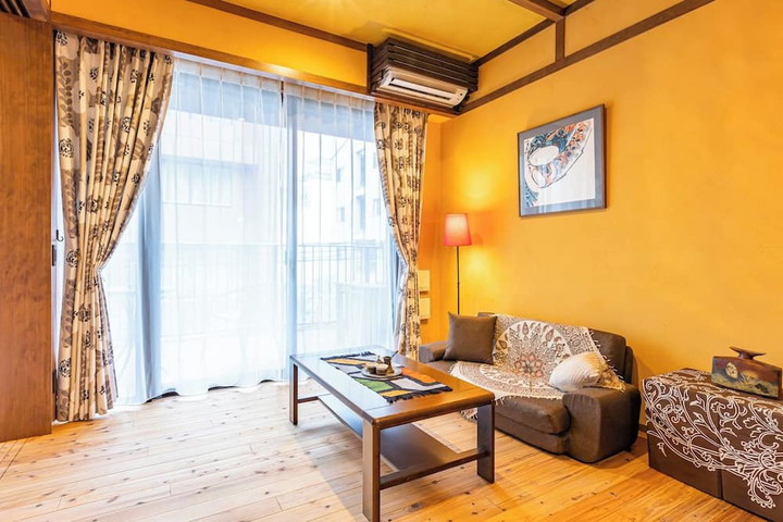 Stylish Apartment With Balcony, Walk To Dotonbori, Shinsaibashi, & Kuromon Mkt - Japan