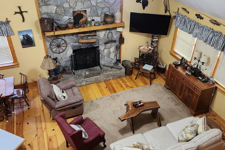 3br/2ba. Mtn Cabin- Cool, Rocky Mtn. Stream. Prime Fall Weeks Available - Cashiers, NC