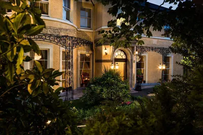 Cork’s Vienna Woods Hotel And Villas - Cork (Ireland)