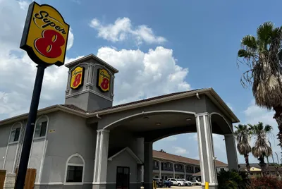Super 8 By Wyndham Houston North I-45 - 休斯敦