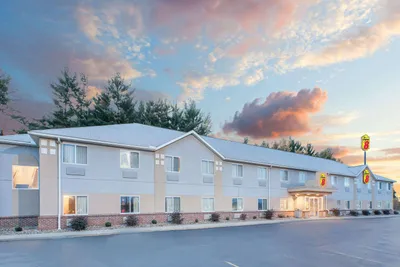 Super 8 By Wyndham Seville - Medina, OH