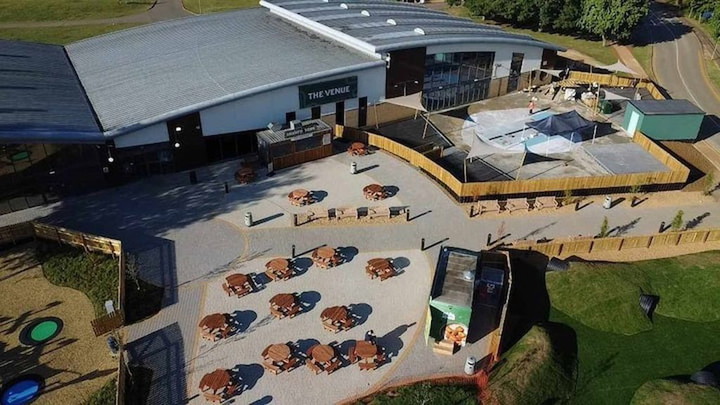 Elegant 2 Bed One And Half Bath Caravan In Holiday Resort - Sleeps 6 - Northampton, UK