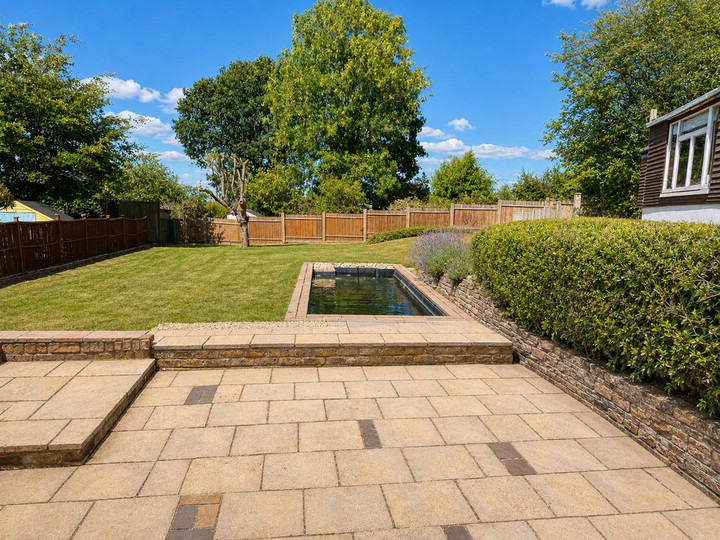 Casa Moderna De 2 Dormitorios Con Jardín: Calle Tranquila, Fácil Acceso A Londres Y Watford - Watford
