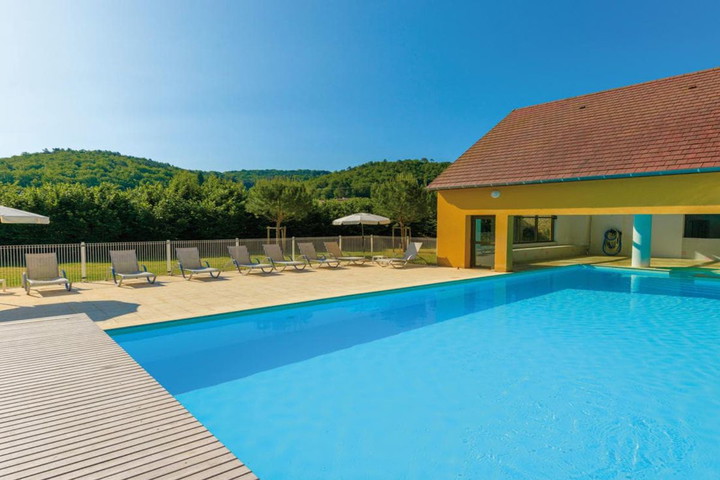 Camping Lagrange Vacances Les Bastides De Lascaux - Dordogne