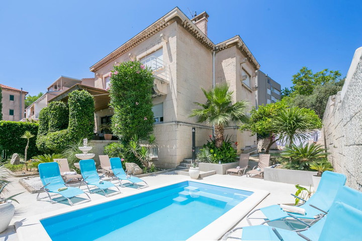 Seaside Luxury Villa With A Swimming Pool Split - 23559 - Split
