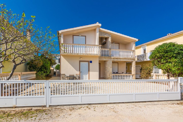 Apartments With Parking Space Vir - 18561 - Vir, Kroatien