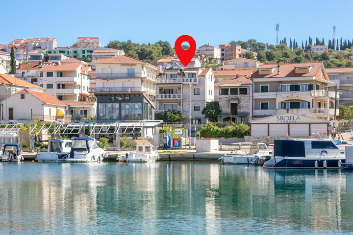 Ferienwohnungen Am Meer Mit Pool Okrug Gornji (Ciovo) - 11374 - Trogir