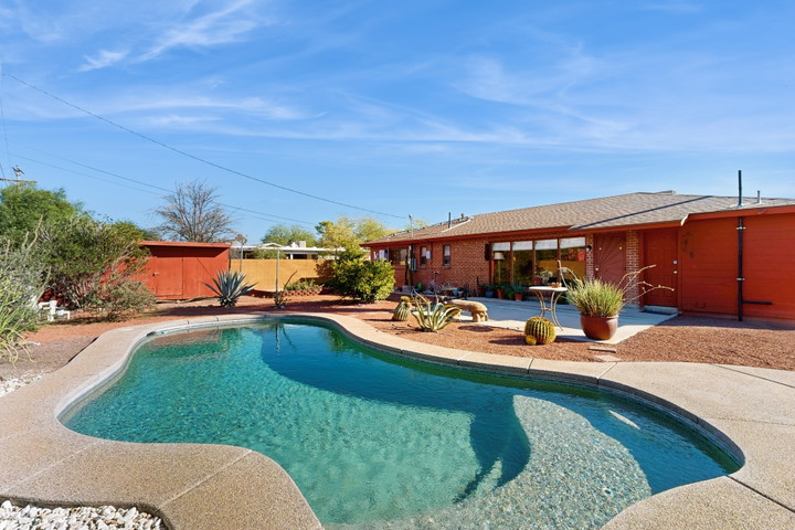 Sun-soaked & Charming Dog-friendly Retreat With Private Pool, Large Patio, & W/d - Tucson