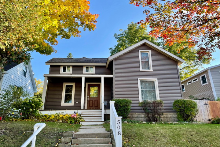Fenced Backyard With Fire Pit And Outdoor Seating - Charming Bungalow - Petoskey, MI