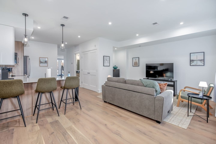 Modern 2br Capitol Hill Apartment W/ Balcony - 3 Min Walk To Metro! - Washington, D.C.
