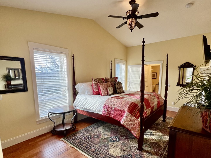 The Judge's Chambers: Superior King Bed - Prescott, AZ