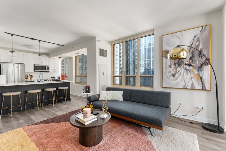 Prime 2br Apartments: Perfect Group Comfort - River North - Chicago