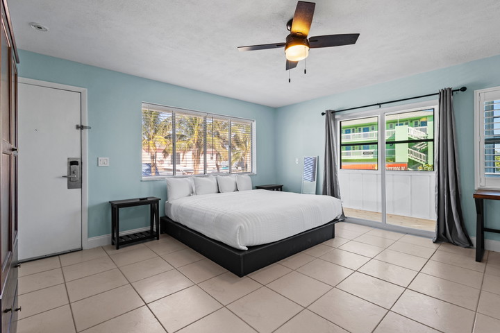 Partial Ocean View And Balcony - Tranquil Coastal Escape - Fort Pierce, FL