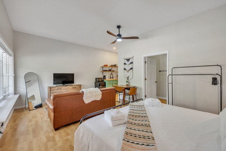 Cozy Suite With Kitchenette Near Hiking Trails - Charming Retreat - Monteagle, TN
