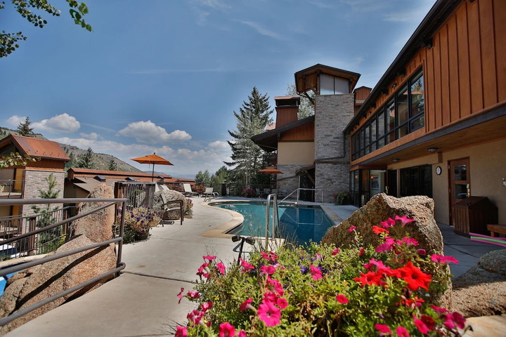 Ski In/ski Out 1br Condo In Snowmass Village - Onsite Pool, Hot Tub & Ski Shop! - Snowmass Village, CO