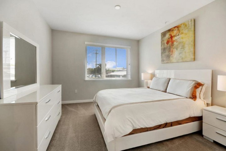 Contemporary 2br Apt In Silicon Valley With Pool, Sky Lounge And Outdoor Amenities - Redwood City, CA