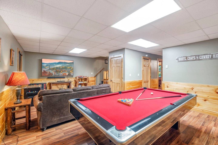 Inviting 5 Br Retreat | Arcade, Hot Tub, Fireplace - Pigeon Forge, TN