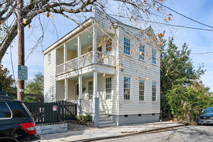 Historic Charleston Single W/ Private Outdoor Space - Charleston, SC