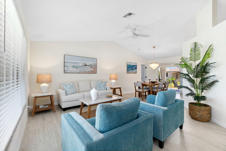 Charming Getaway With Screened Lanai And Beach Gear - Stunning Retreat - Bonita Springs, FL