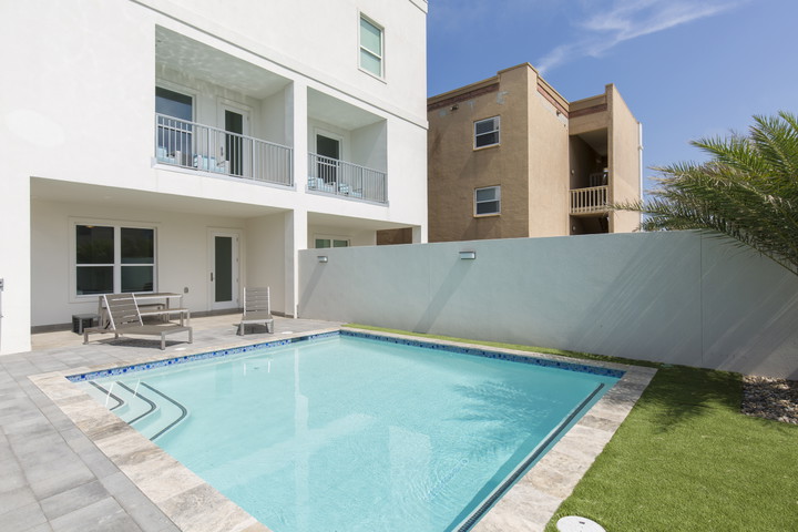 Private Pool And Spacious Living Area - Stunning Beach House Retreat - South Padre Island
