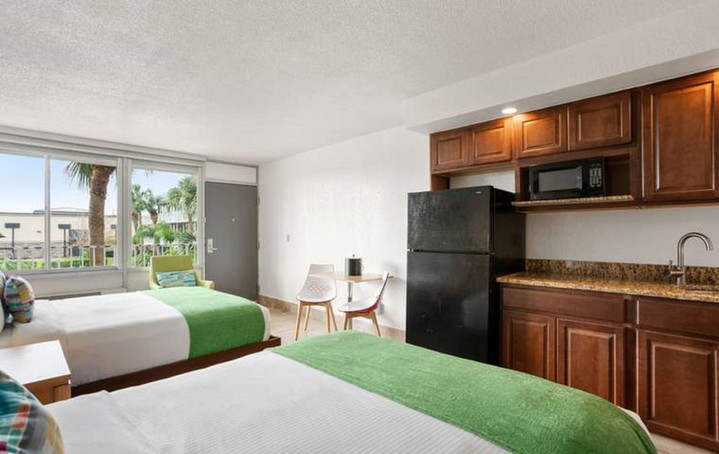Weekend Getaway Suite Near Local Attractions And Restaurants - Kissimmee, FL