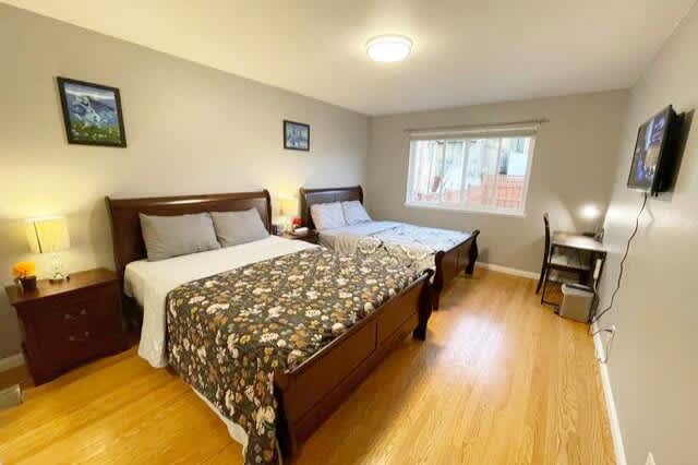 Charming & Spacious 4b 2.5ba Driveway Parking Spot - San Francisco, CA