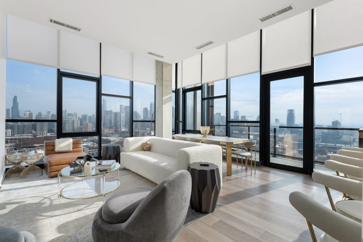 Skyline View Duo For Groups: Unmatched Luxury Stay - Chicago