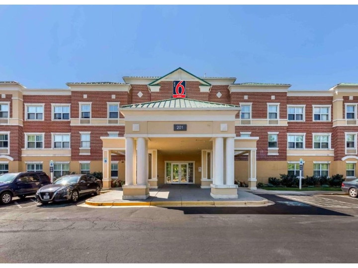 Studio 6 Gaithersburg|spacious King|hearing|kitchen - Gaithersburg, MD