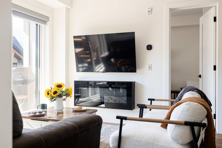 Golden Ridge - 2 Bedroom + Den - Canada