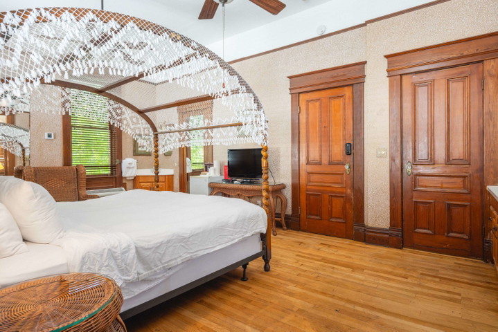 The Curry Classic | Main Mansion King - Key West, FL