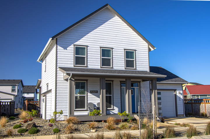 Open Concept Living And Back Porch - Spacious Inviting Retreat - Ocean Shores, WA