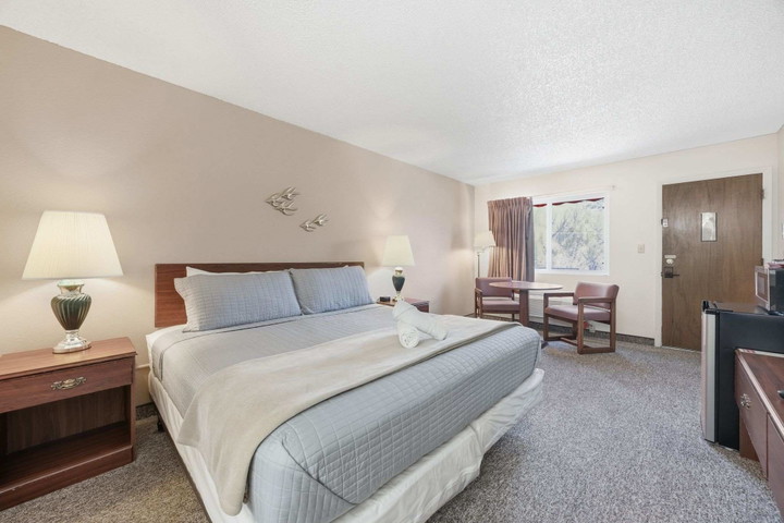 Eagle Motel Suite 226 - Colorado Springs, CO