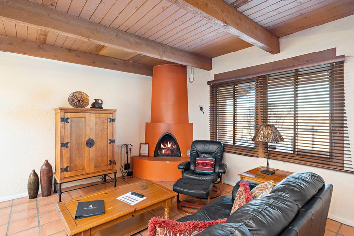 Private Patio And Kiva Fireplace - Charming Cozy Retreat - Santa Fe, NM