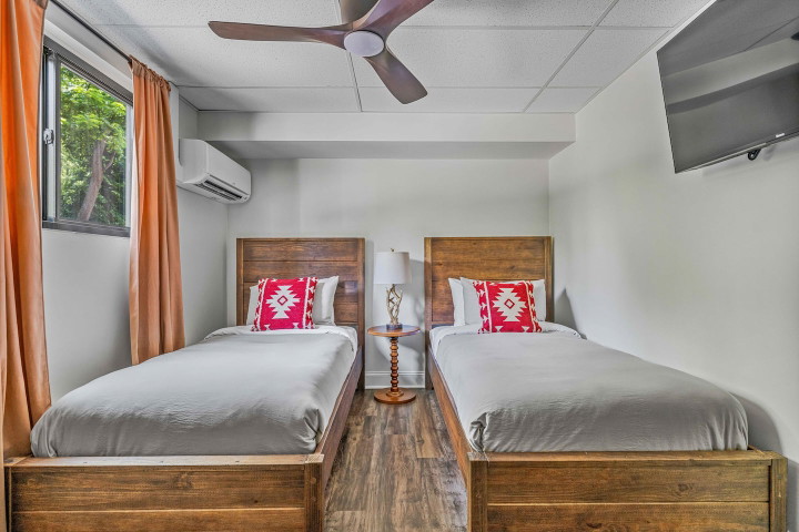 Sabel #004 | Downtown Asheville Twin Suite With Bath, Wi-fi, Ac, And Parking. - Asheville, NC