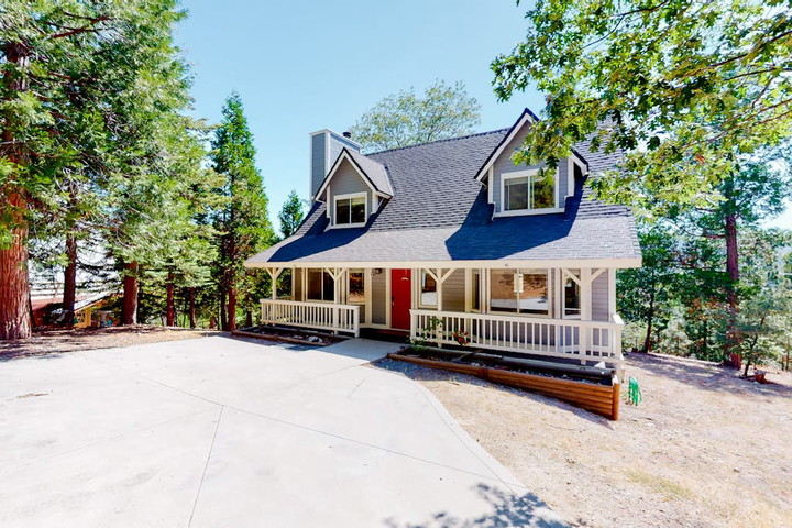 Tree-top Getaway With Forested Views, Elevated Deck & Fireplace - Lake Arrowhead, CA