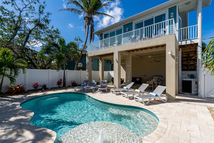 Tropical Pool And Spacious Decks - Stunning Oasis Retreat - Fort Myers Beach, FL