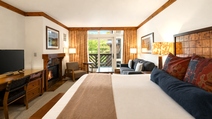 Mountain Views And Cozy Balcony - Luxurious Alpine Retreat - Stowe, VT
