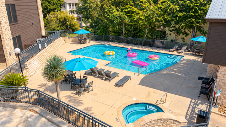 2br Condo W/ Pool, Hot Tub, Grills, Walk To Schlitterbahn! - New Braunfels, TX