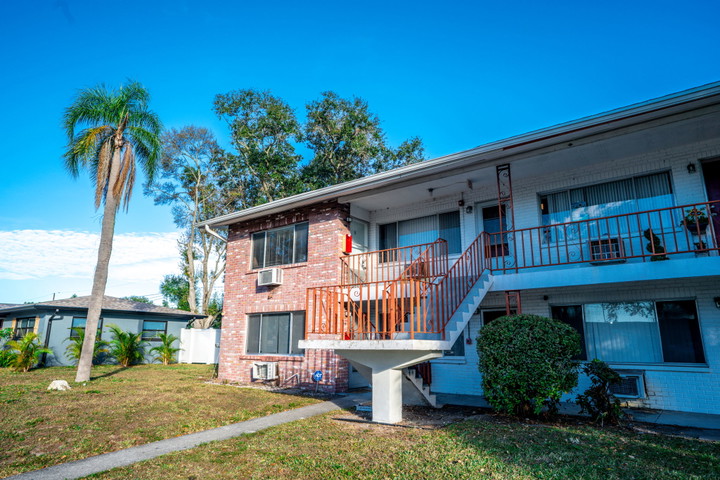 Stylish Clearwater Condo Near Beach, Dining, And Attractions - Clearwater, FL