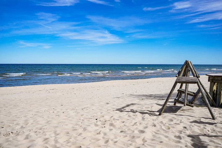 Charming Lake Huron Cottage Private Beach Access - Oscoda, MI