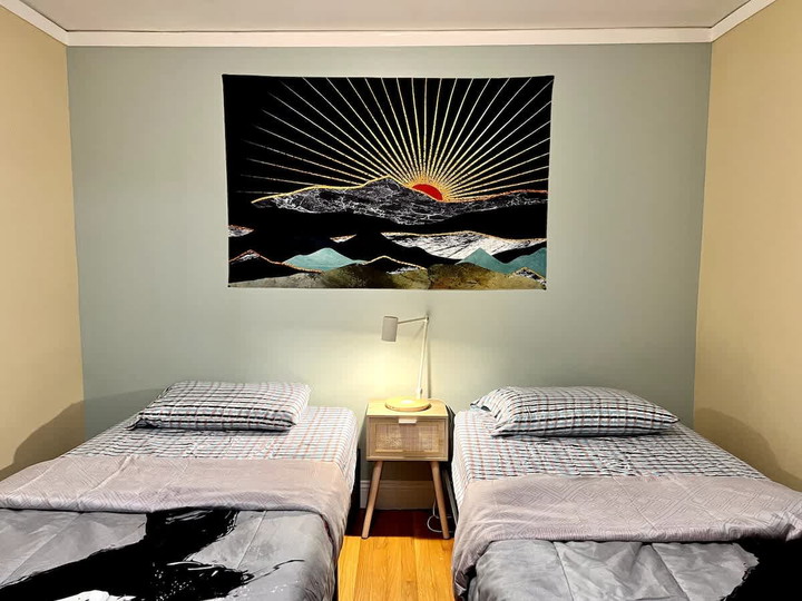 Affordable 2br Apt | Uptown + Parking + Near Shops & Dining - Oakland, CA