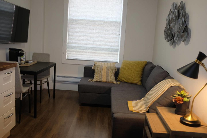 Climate-controlled Accommodations With Stylish Amenities - Elegant Escape - San José