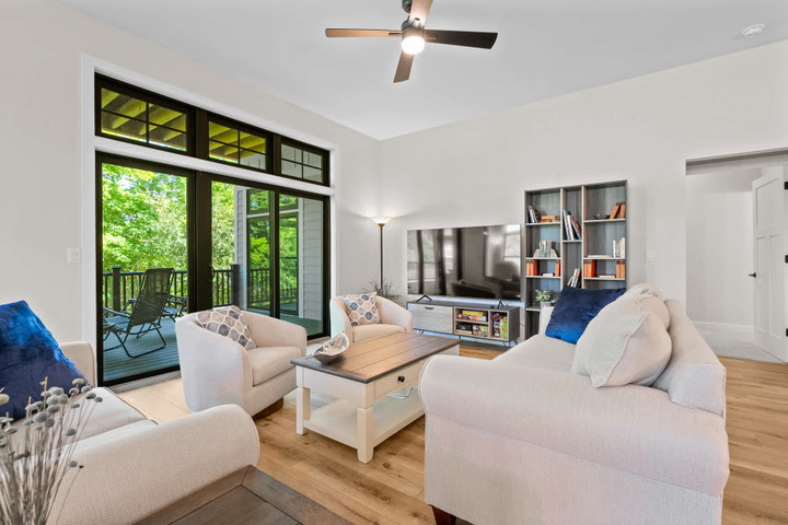 Luxury Condo In Egg Harbor- Community Pool And Gym - Egg Harbor, WI