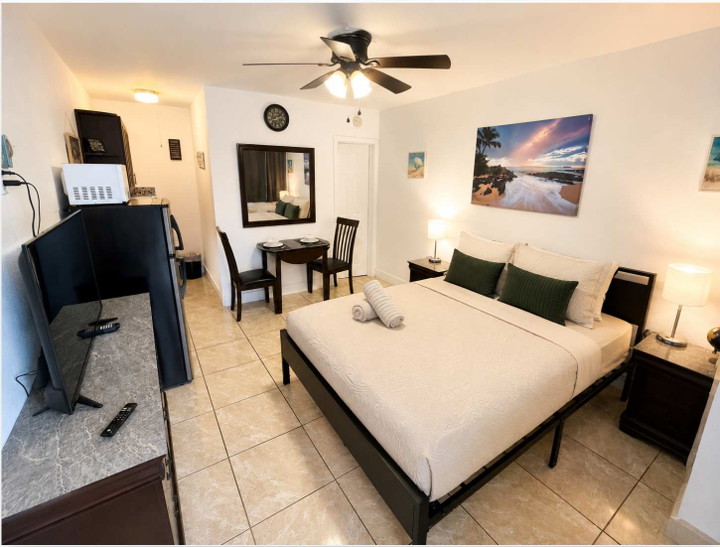 Beachside Studio Steps From The Ocean | Ocean Hollywood Suites - Hollywood, FL
