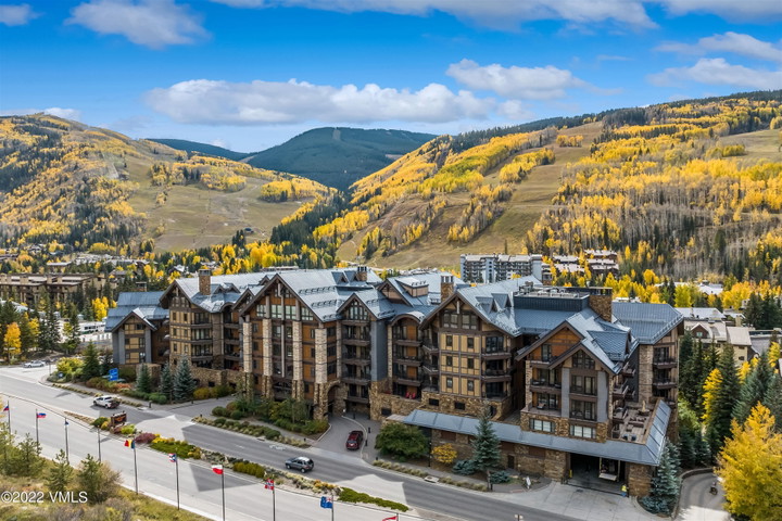Vail Village Luxury 4br Residence - Walk To Slopes, Bowling, Indoor Pool & Spa! - Vail, CO